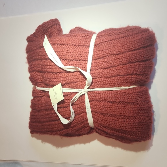 Pottery Barn | Bedding | Pottery Barn Chunky Ribbed Throw Maroon ...